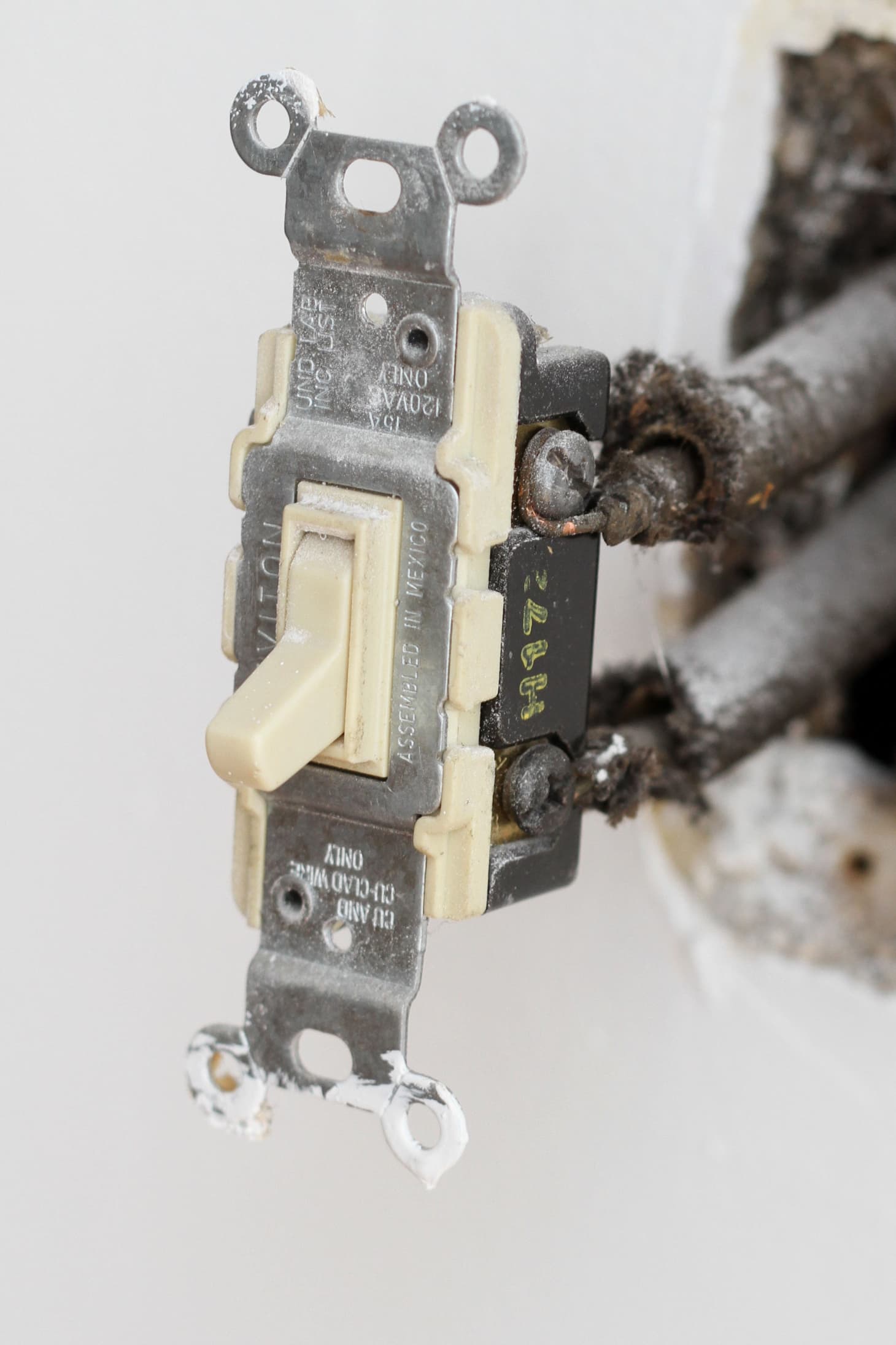 How To Replace a Light Switch | Apartment Therapy