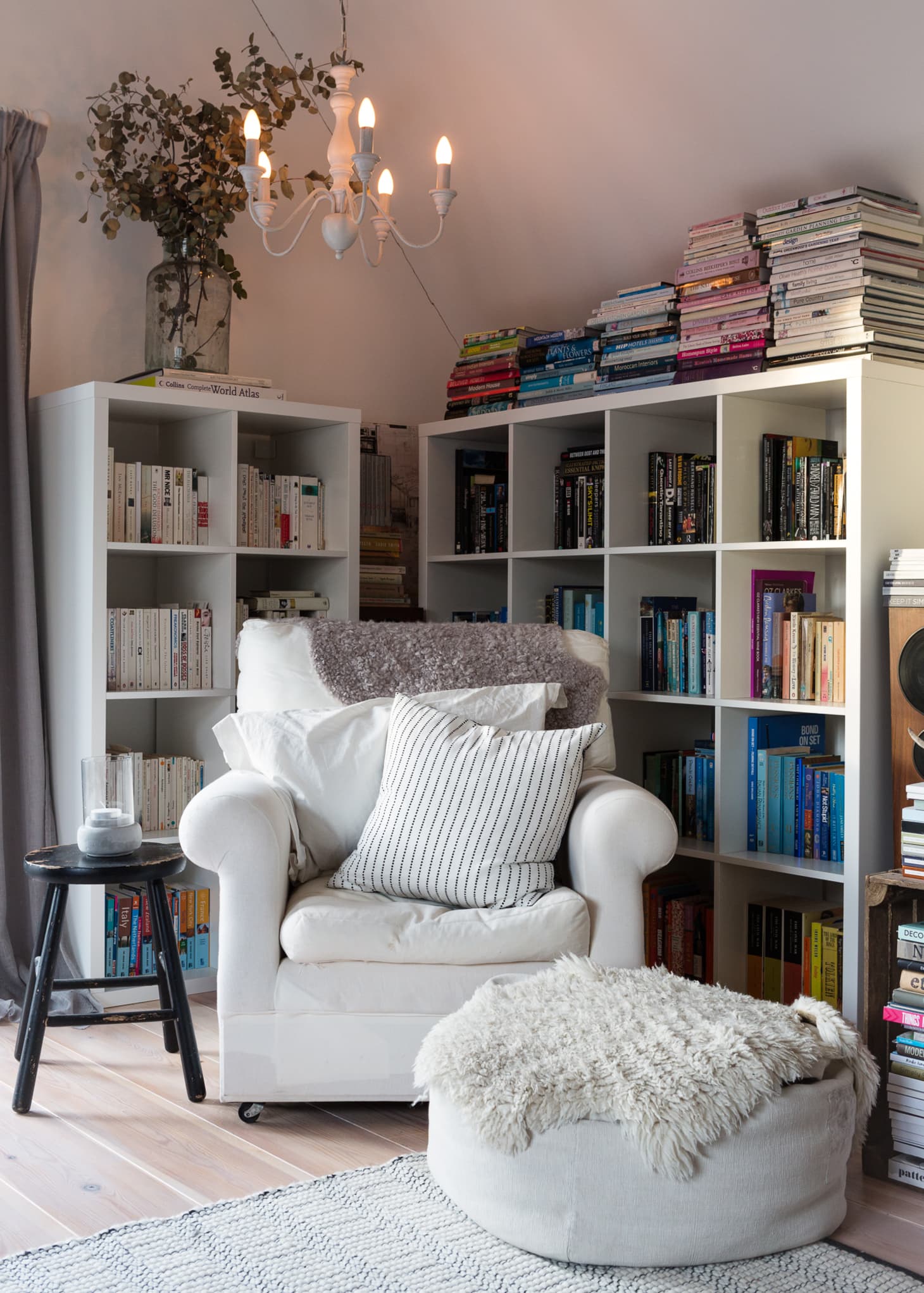 How to Fit a Reading Nook into the Smallest of Spaces | Apartment Therapy