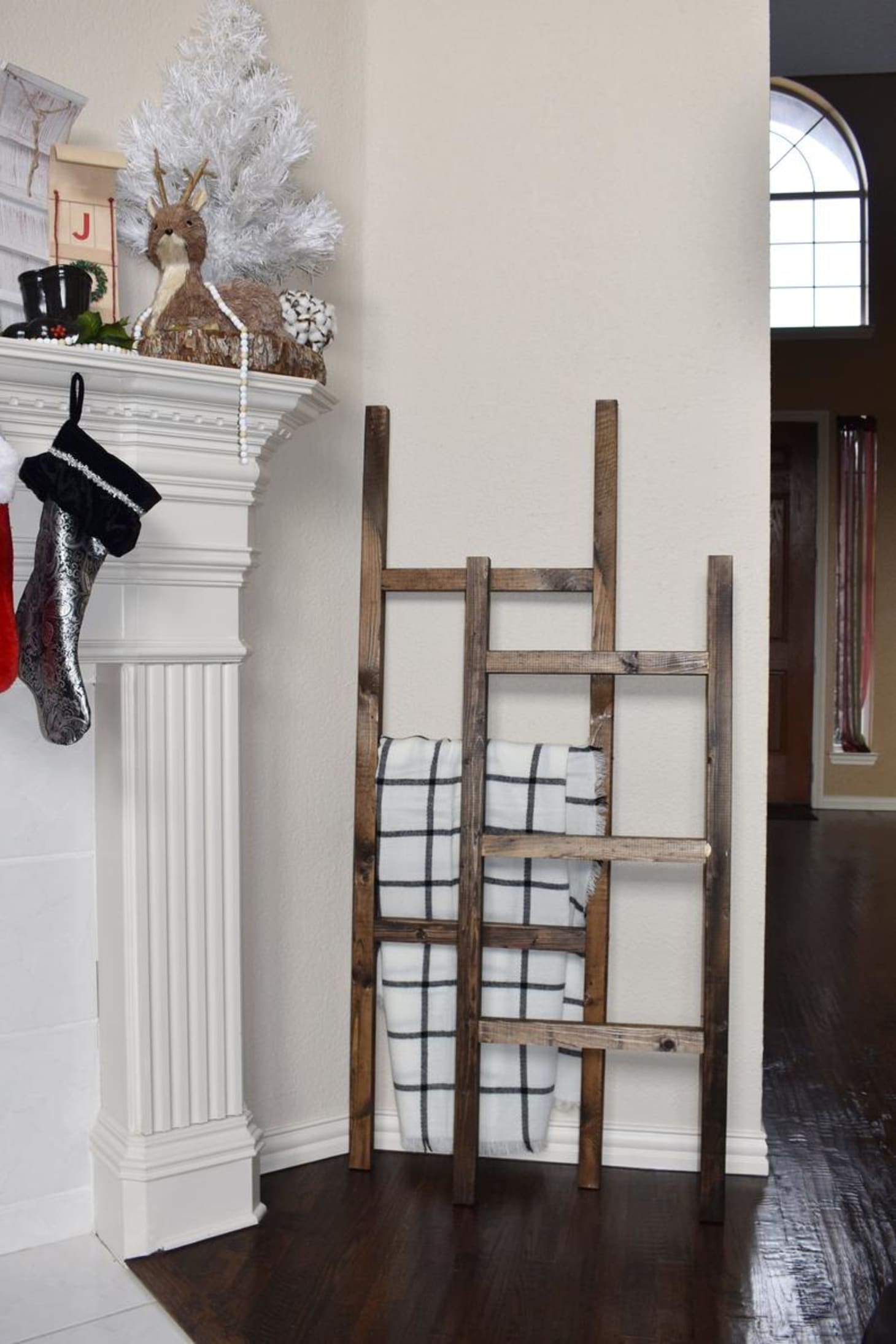 Decorating with Blanket Ladders - Blanket Ladder Design Ideas ...