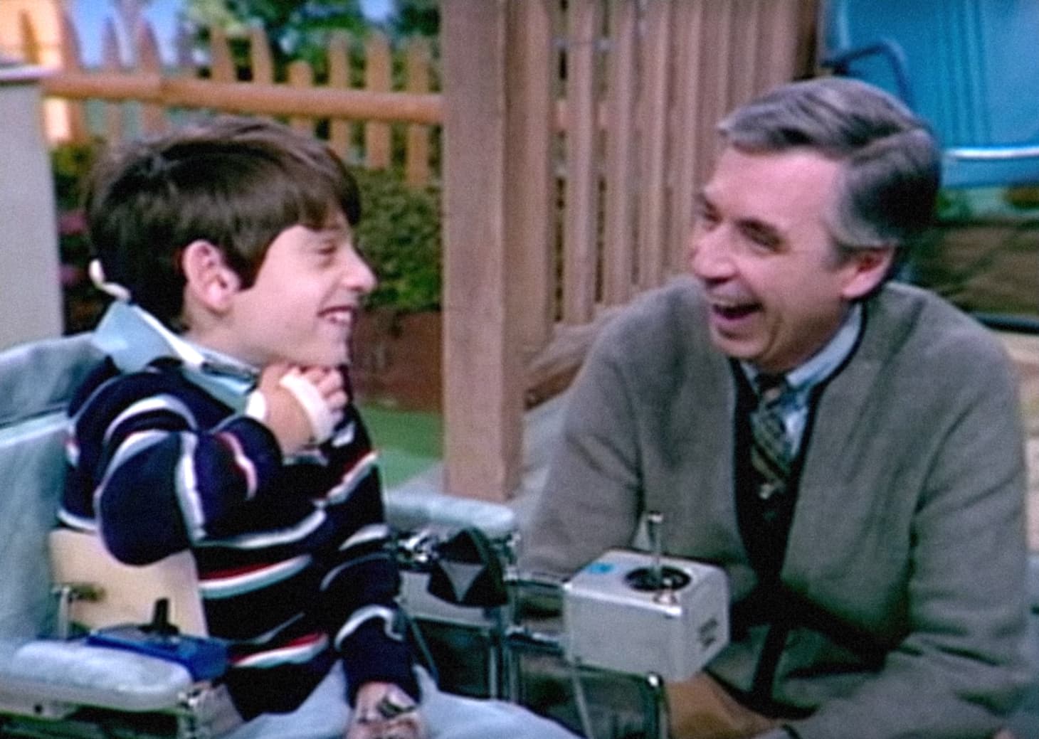 TV Shows Friendly Neighbors | Apartment Therapy