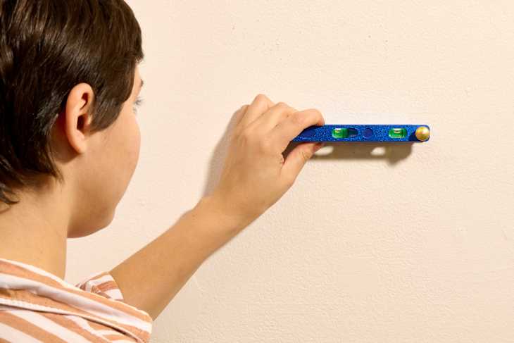 How to Use a Level for Beginners: Everything You Need to Know ...