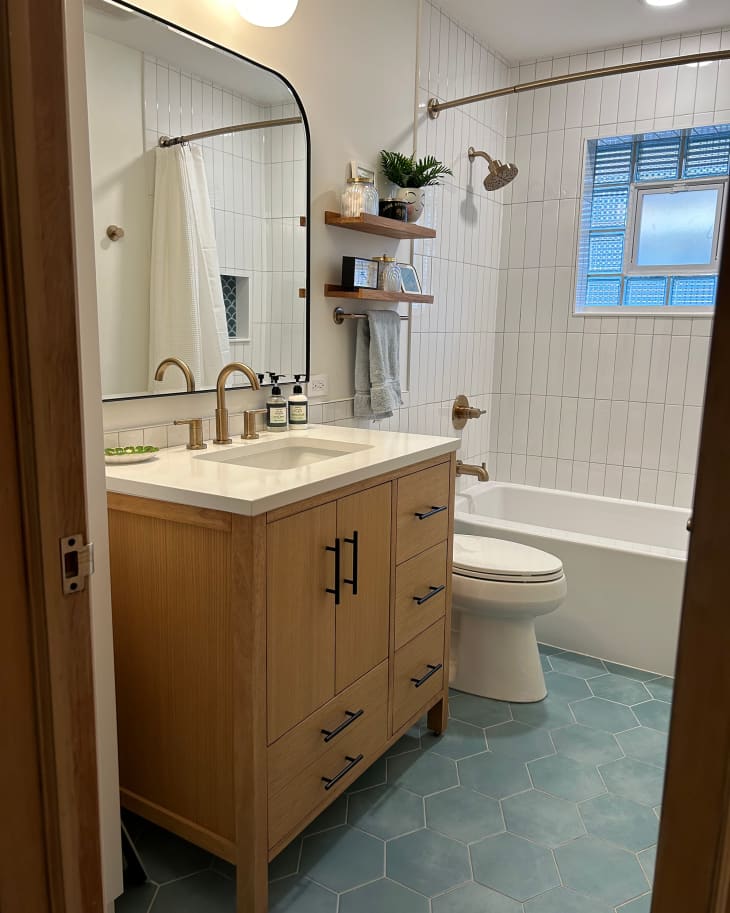 See How a Stuck-in-the-’80s Bathroom Got a Serene Makeover | Apartment ...
