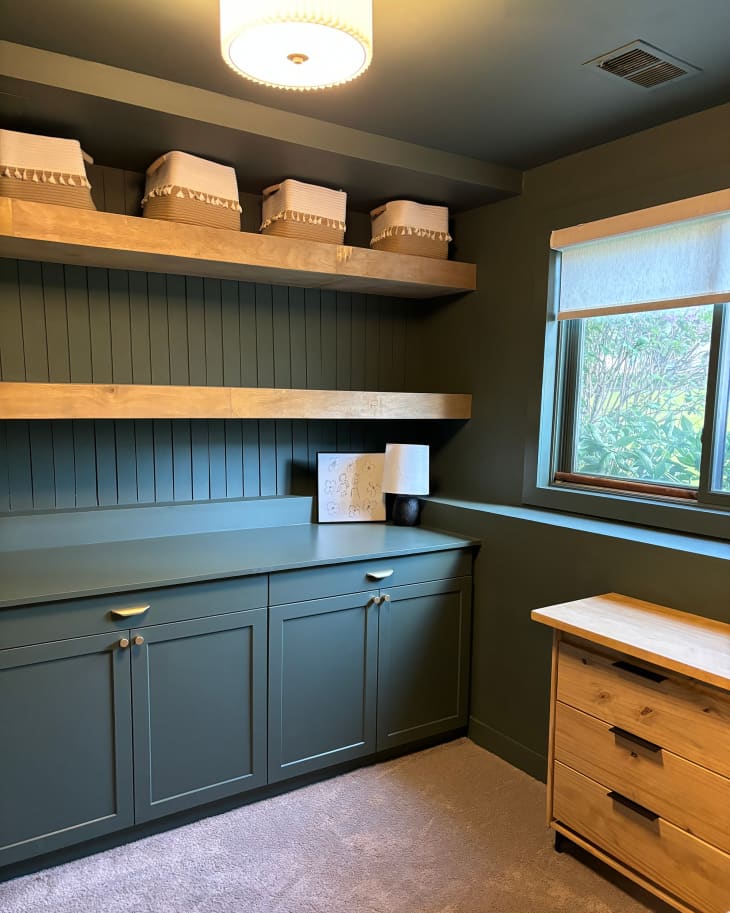 A $1,200 Home Office Makeover Has the Smartest IKEA Desk Hack ...