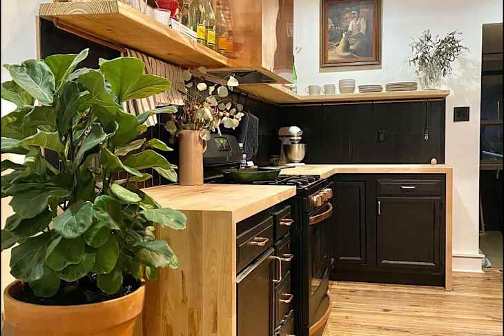 A Very ‘90s Kitchen Gets an Under-$1000 Makeover | Apartment Therapy
