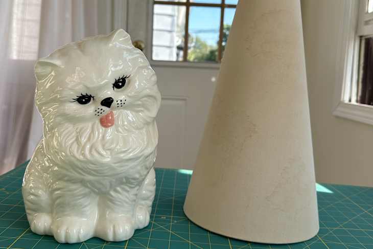 This DIY Cat Lamp Turns a $5 Goodwill Find into Cute Decor | Apartment ...