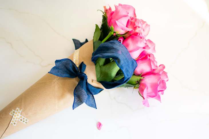I Tried a DIY Flower Cone to Make Cheap Flowers Look Fancy | Apartment ...