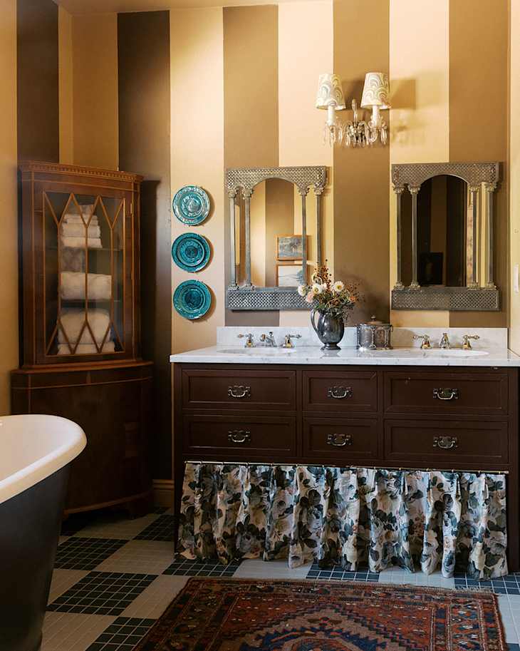 This Bathroom Makeover Is an Antique-Lover’s Dream (with Wallet ...