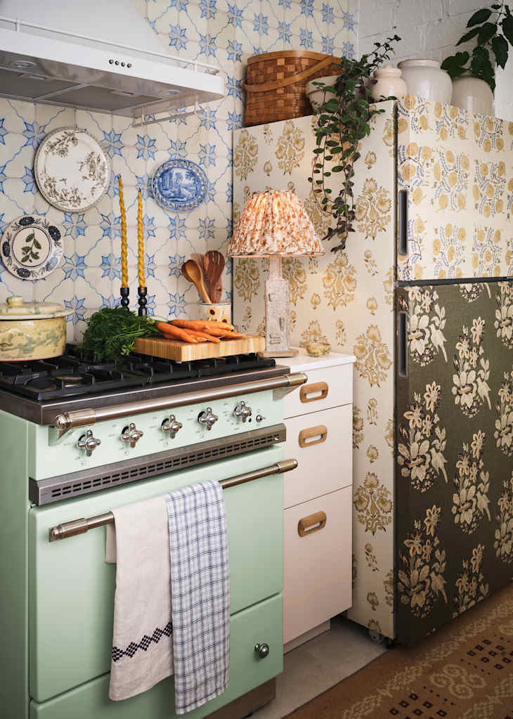 See How Fabric Wrapping Brings New Life to An Old Fridge | Apartment ...