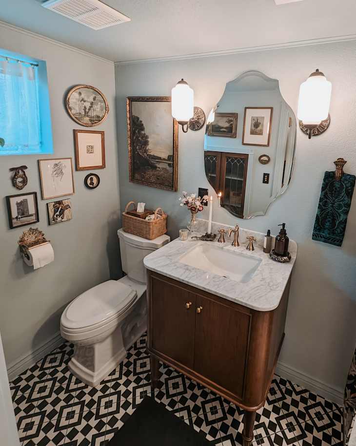 This Very 1990s Bathroom Gets a Victorian-Inspired Makeover | Apartment ...
