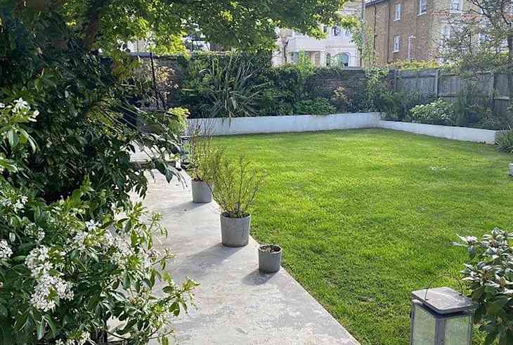 I Transformed My Run-Down Yard to Match My Minimalist Style | Apartment ...