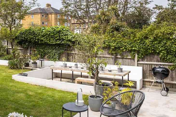 I Transformed My Run-Down Yard to Match My Minimalist Style | Apartment ...