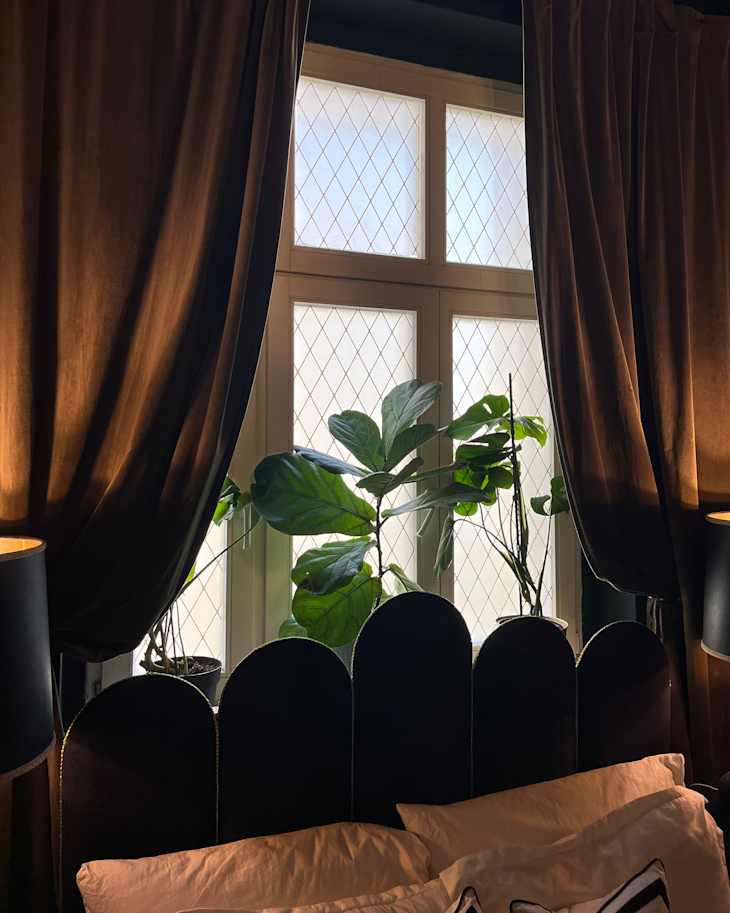 This DIY-Filled, Dramatic Bedroom Makeover Cost Less Than $500 ...