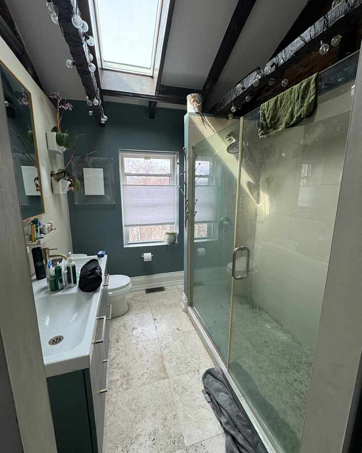 See This Mismatched Bathroom’s Stunning Plaster Makeover | Apartment ...