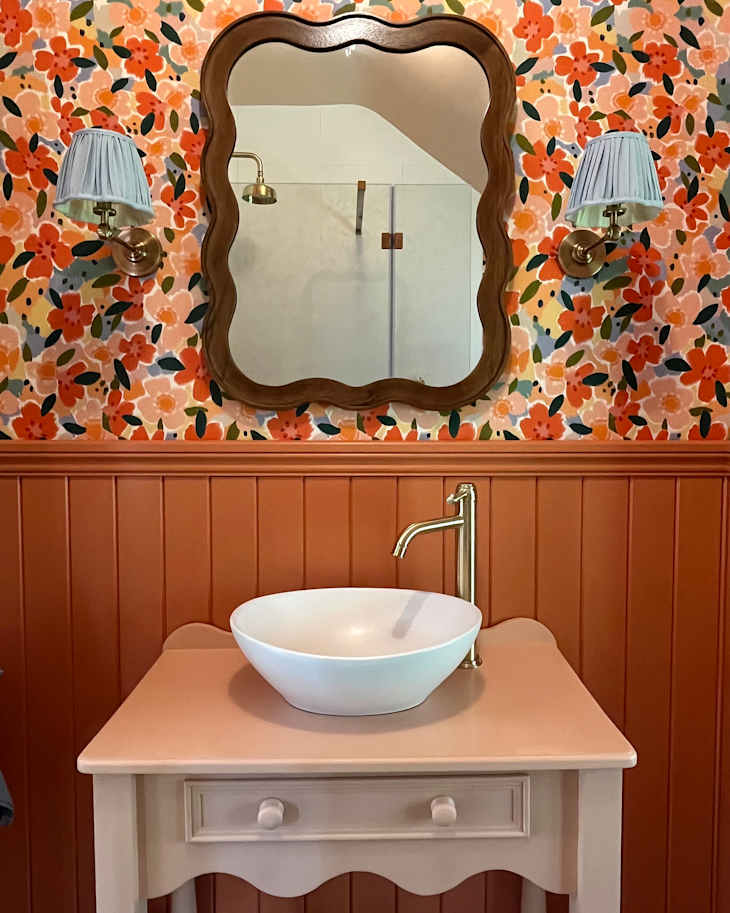 A “Wall-to-Wall White” Bathroom Got a Bright, Floral Makeover ...