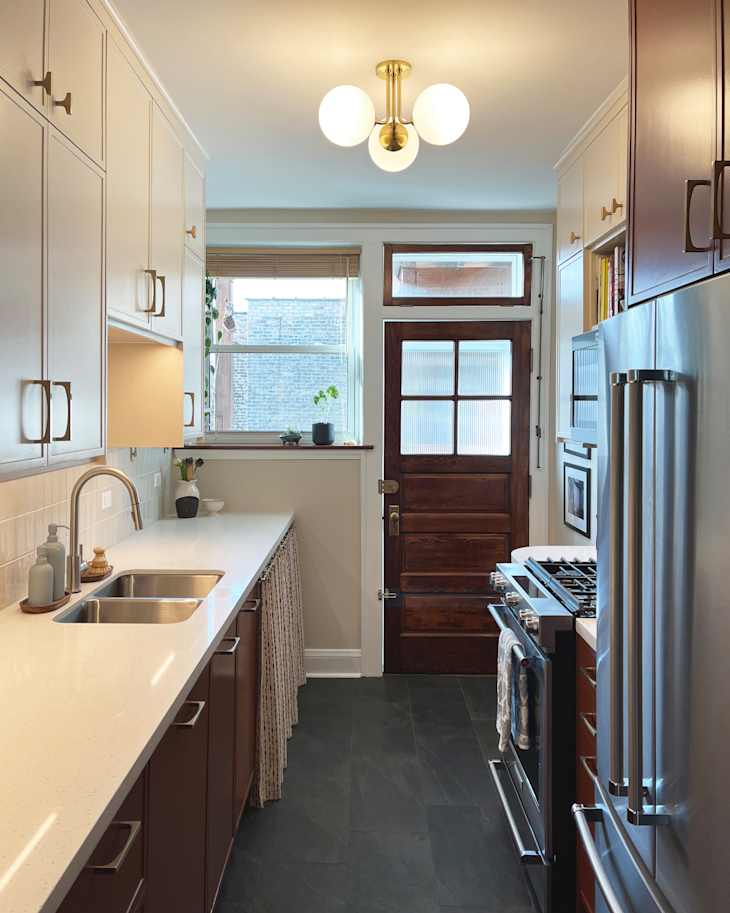 A 2000s Kitchen Transforms into a Stunner After a 4-Month Reno ...