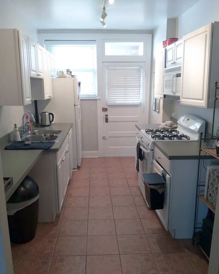 A 2000s Kitchen Transforms into a Stunner After a 4-Month Reno ...