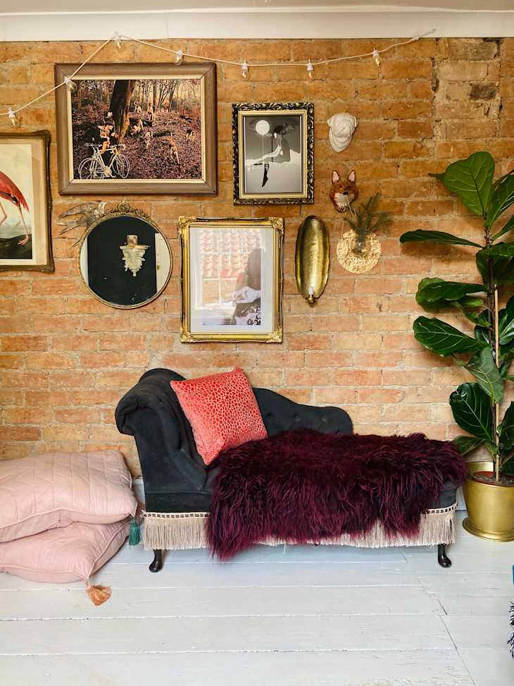 What Is a Fainting Couch? A History of This Victorian Style | Apartment ...