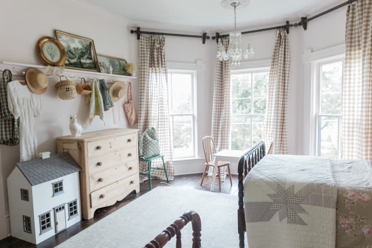 An "Overbearing" Green Bedroom Gets a Cottagecore Makeover | Apartment ...