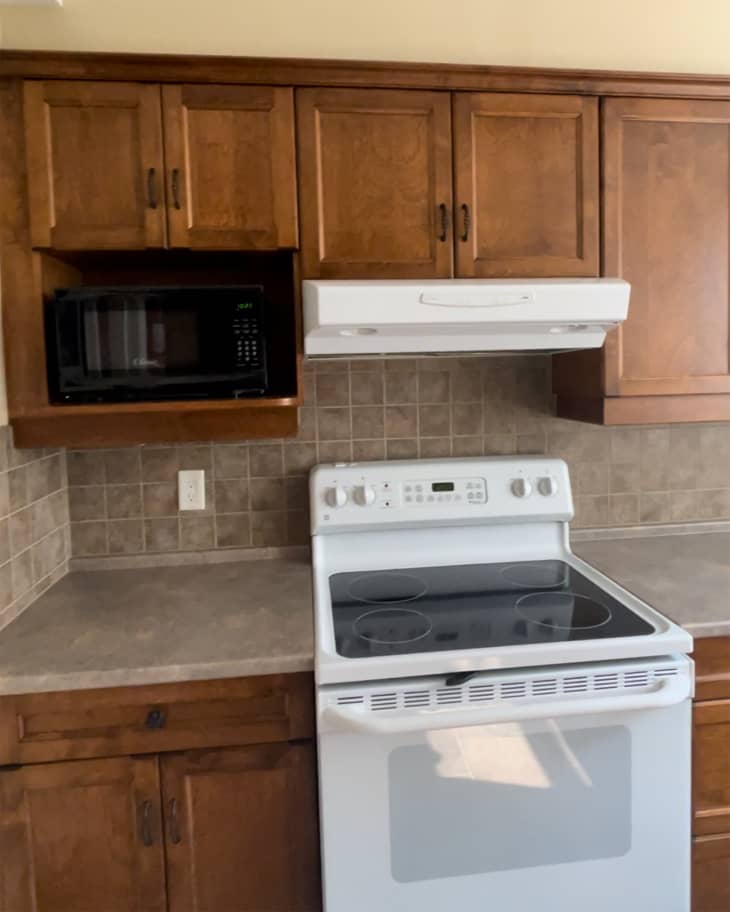 Dated ‘90s Cabinets Get a Black and Gold Makeover | Apartment Therapy