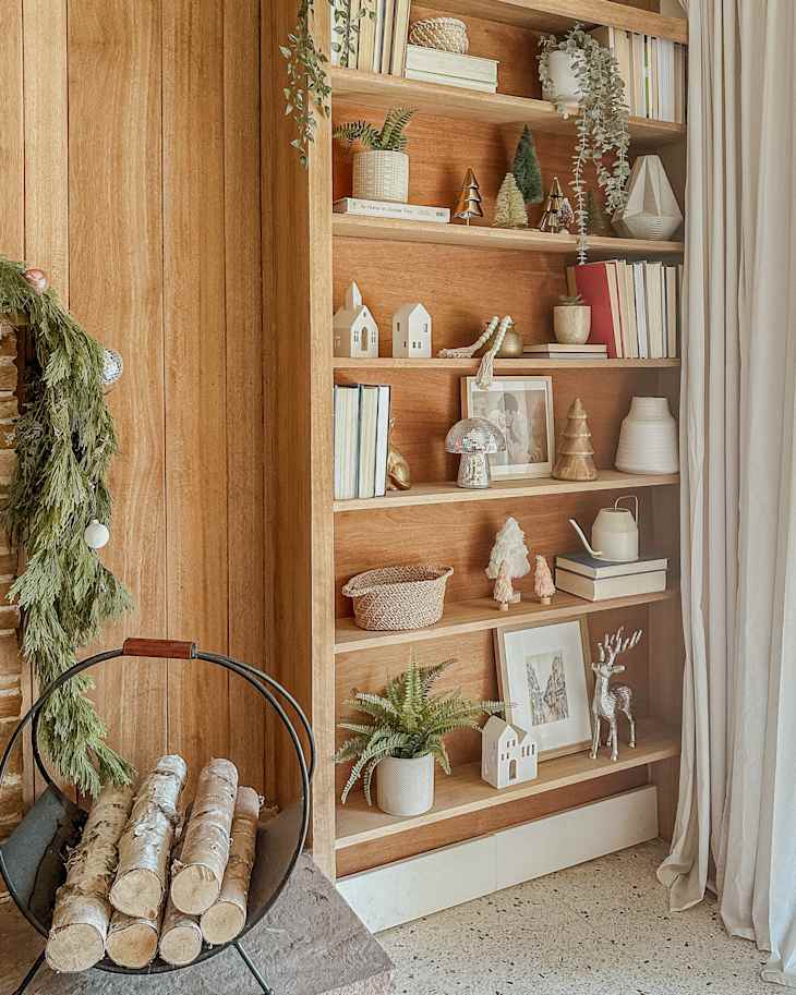 Tour a Mid-Century Modern House Decorated for the Holidays | Apartment ...