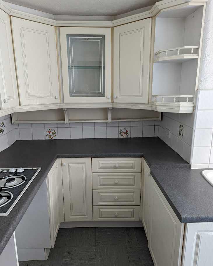 A “Hideous, Moldy” Kitchen Gets a Cozy Green Makeover for $16K ...