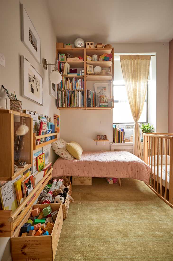 This NYC Apartment Montessori Kids' Bedroom Is So Functional (and Fun ...