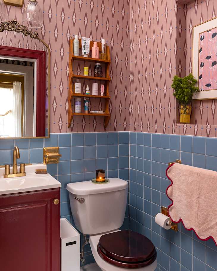 This Bathroom Transformation Makes Dated Blue Tile Look Chic ...
