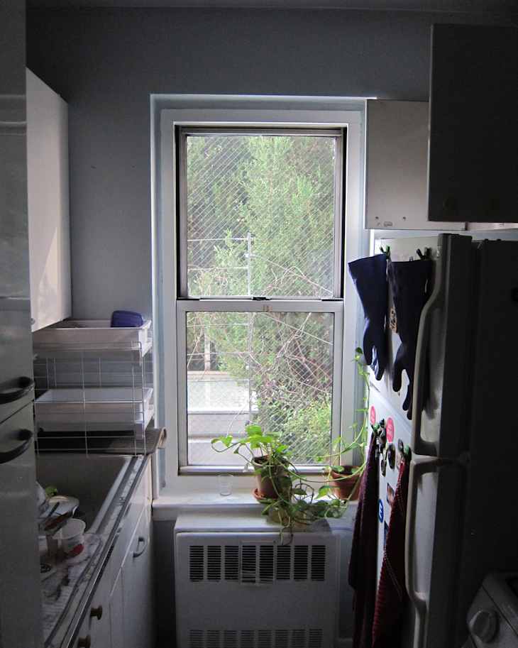 This Tiny Manhattan Kitchen Gets a Modern, Efficient Reno | Apartment ...