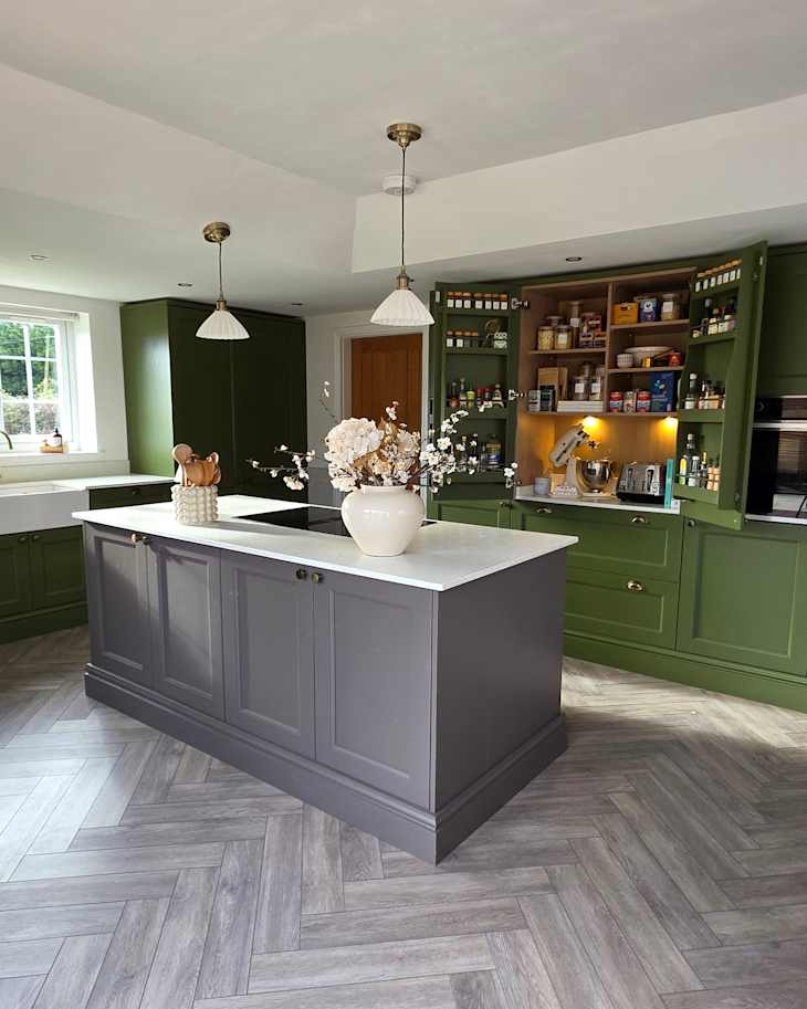 This “So Plain” 2010s Kitchen Got a Gorgeous Green Makeover | Apartment ...