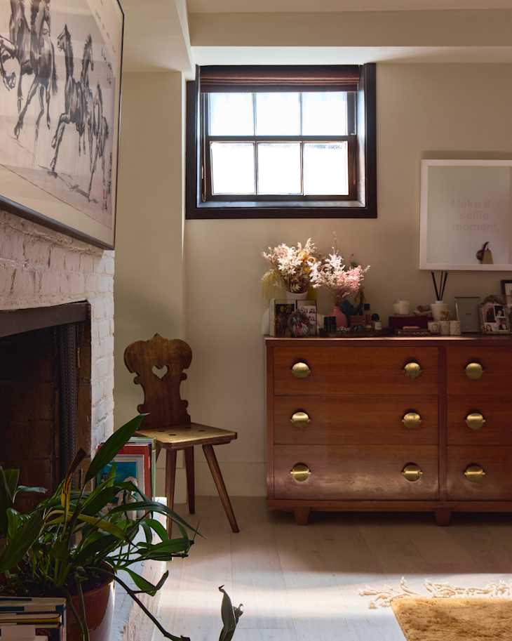 This Basement Bedroom’s Makeover Feels Cozy & “Cocoon-Like” | Apartment ...