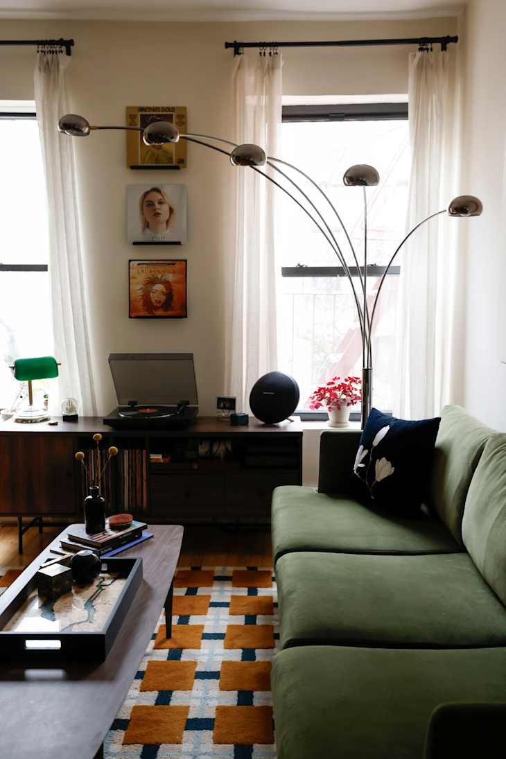 Step Inside This Cozy 375 Square Foot New York City Apartment ...