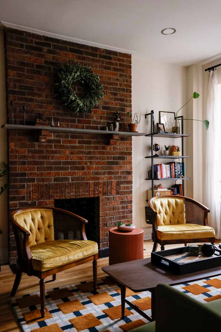 Step Inside This Cozy 375 Square Foot New York City Apartment ...