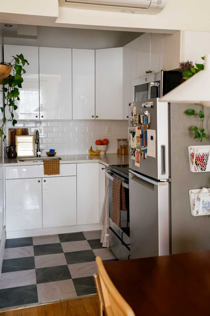 Step Inside This Cozy 375 Square Foot New York City Apartment ...
