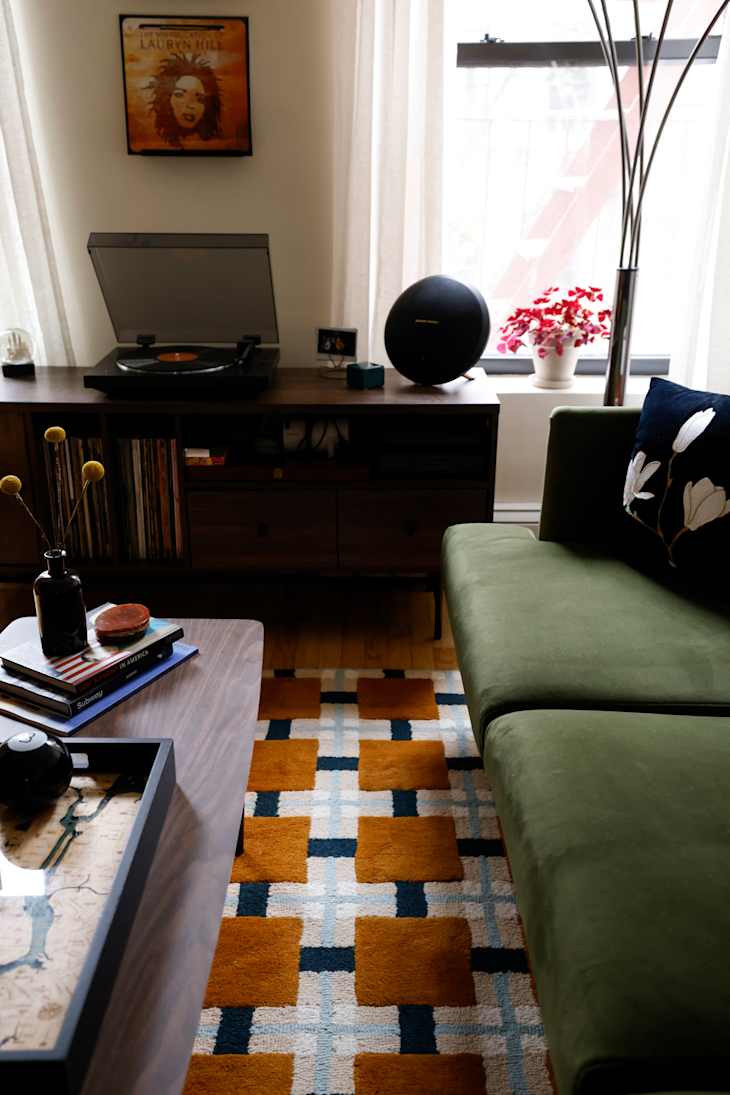 Step Inside This Cozy 375 Square Foot New York City Apartment ...