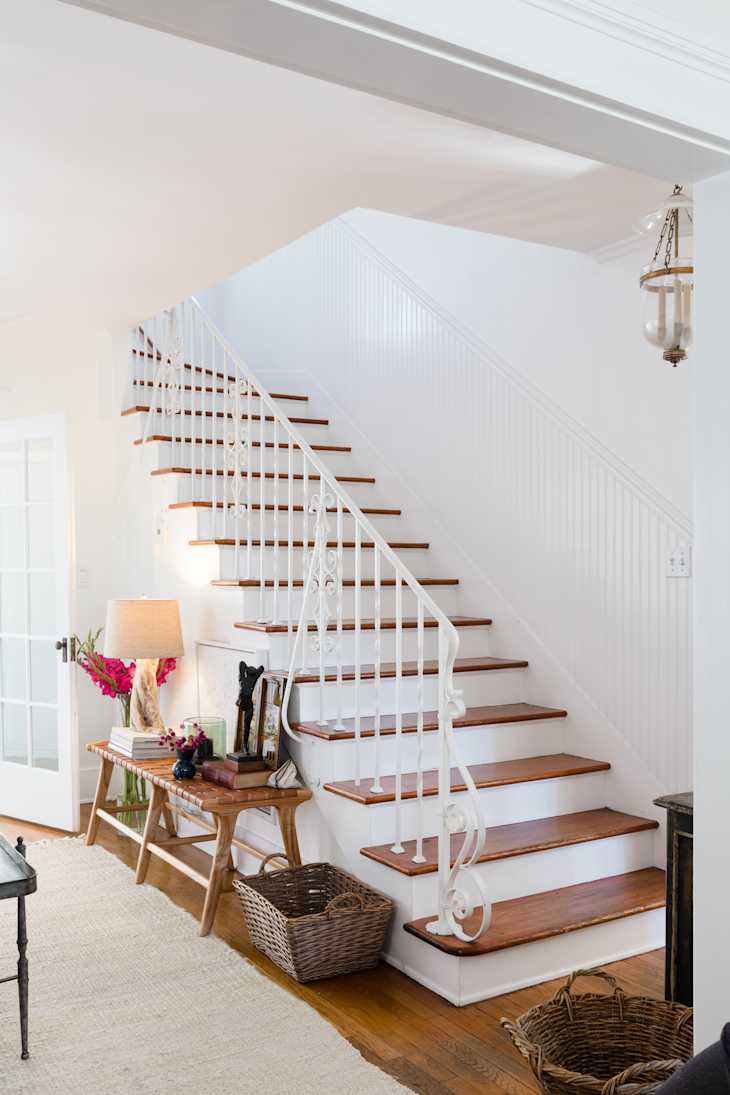 These 11 Stair Railing Ideas Will Inspire Your Next Project | Apartment ...
