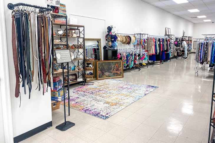 My “Vacation” Method for Thrifting Saves Me Time & Money | Apartment ...