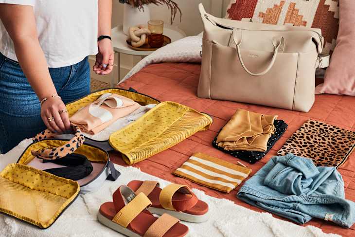 How to Pack a Suitcase (It's the Only Guide You'll Need) | Apartment ...