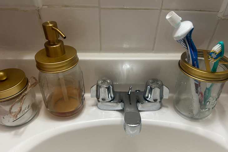 Amazon's Mason Jar Bathroom Set Organized My Countertop | Apartment Therapy