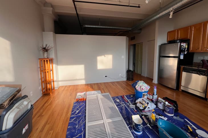 A Stager Transformed This Chicago Condo With A Bar Cart | Apartment Therapy