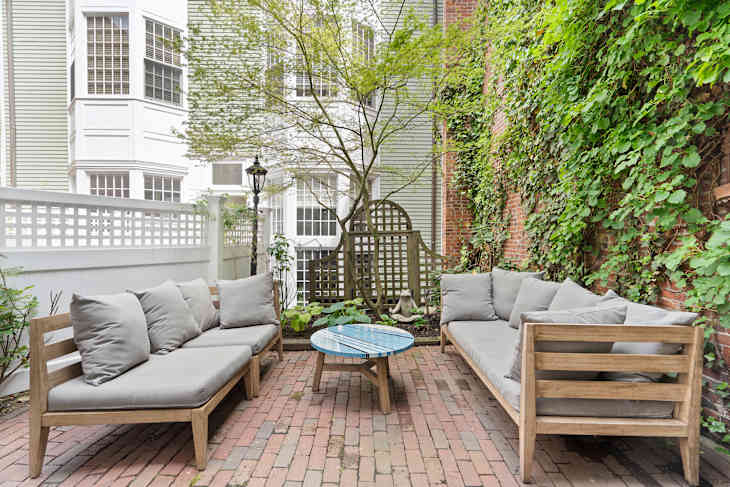 See How a Stager Revamped This Charming Boston Carriage House ...