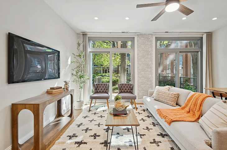 See How a Stager Fixed This Virtually Staged Home | Apartment Therapy