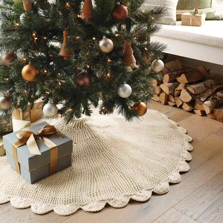Target Is Selling a Classic Holiday Tree Skirt That Looks Vintage ...