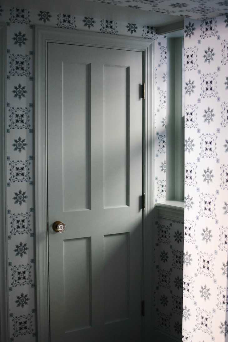 How a Writer Re-created Old Wallpaper from a Found Remnant | Apartment ...
