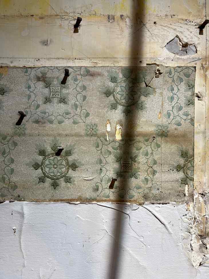 How a Writer Re-created Old Wallpaper from a Found Remnant | Apartment ...