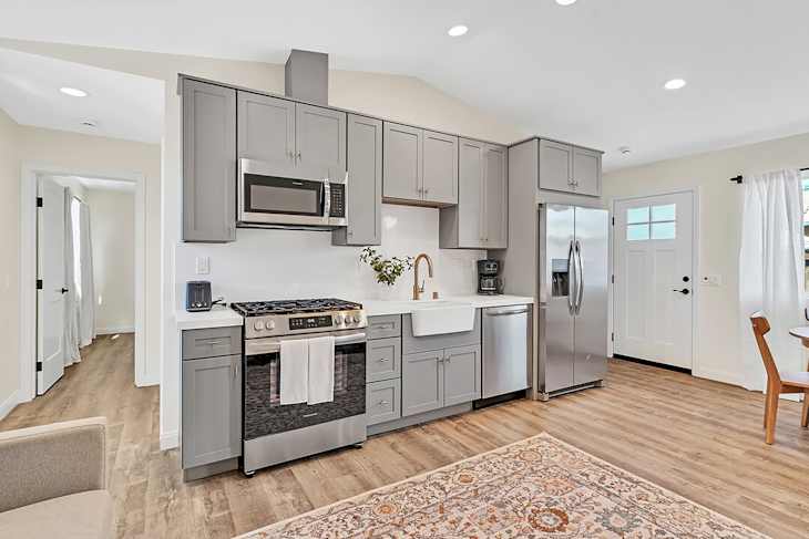 One-Wall Kitchen Design: 7 Layout Tips, Plus Pros & Cons | Apartment ...
