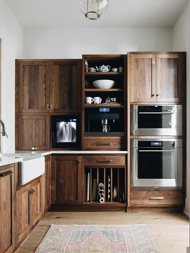 15 Scullery Kitchen Ideas for Functional Design and Layout | Apartment ...