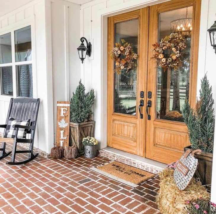 10 Fun Fall Patio Ideas - How to Decorate Your Patio for Autumn ...