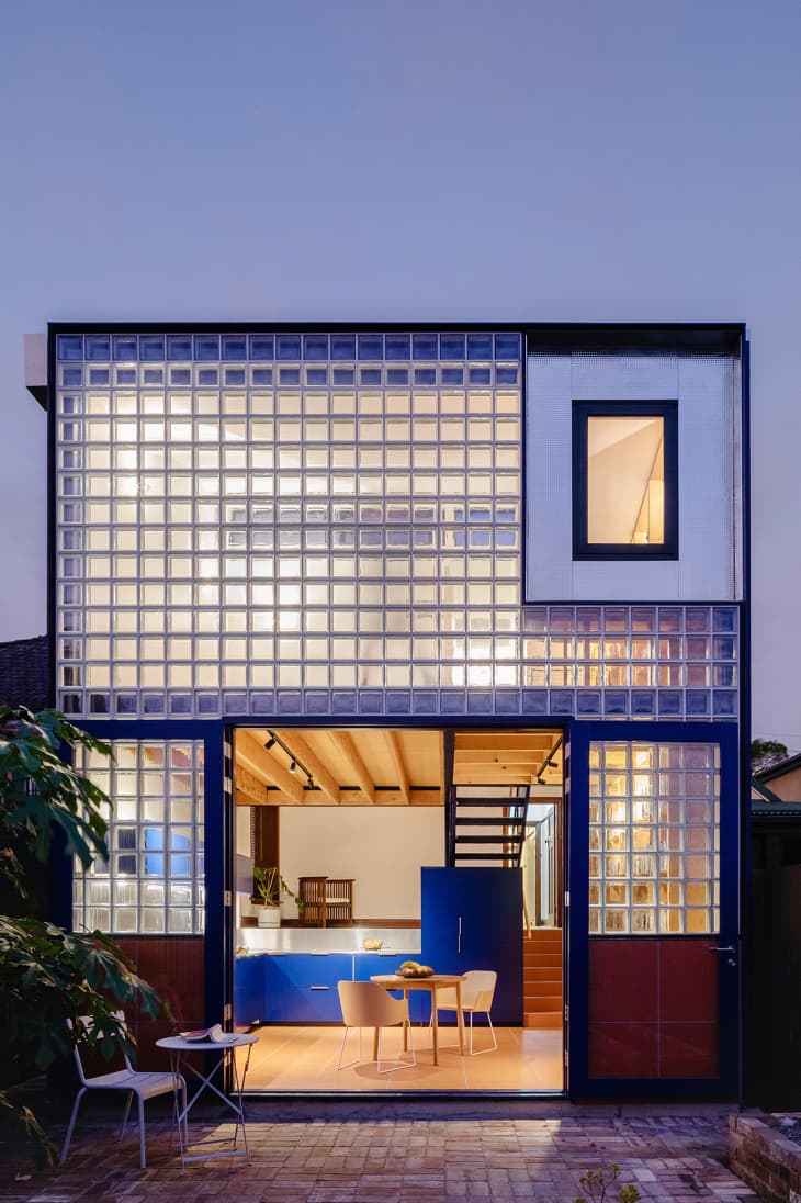 This Glass Block House Modernizes The ‘80s Design Trend Apartment Therapy