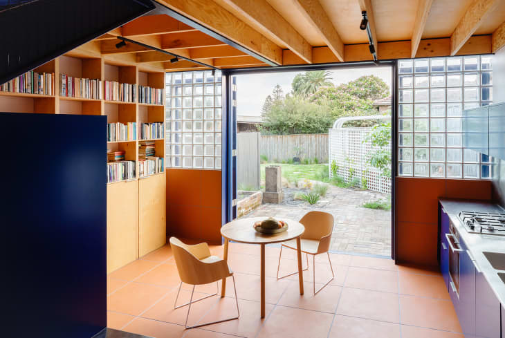 This Glass Block House Modernizes the ‘80s Design Trend | Apartment Therapy