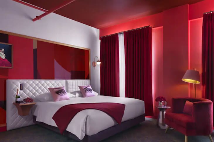 Red Hotel Rooms That Taylor Swift Fans Will Love - Make House Cool